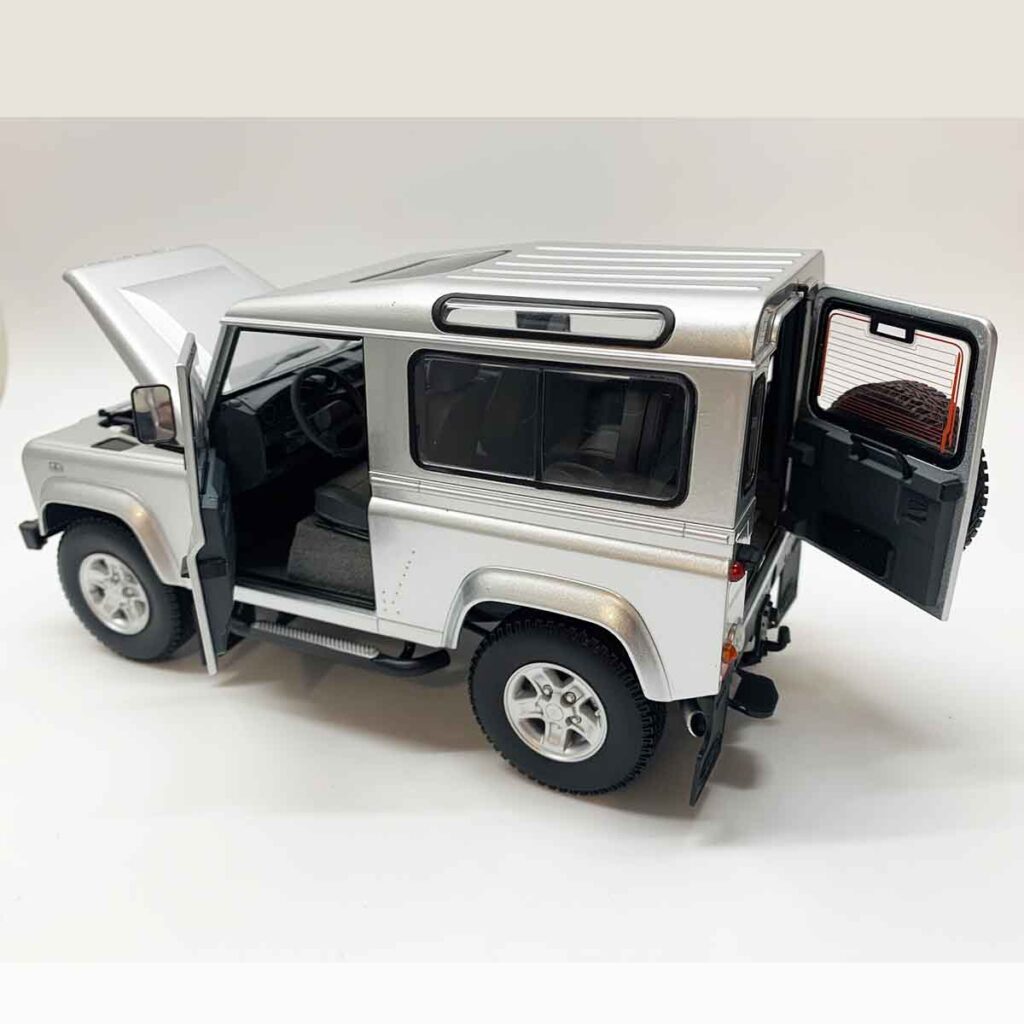 LAND ROVER DEFENDER 90 INDUS SILVER 1:18 - KYOSHO cod.KY08901S ...